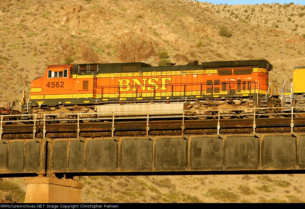 BNSF 4562